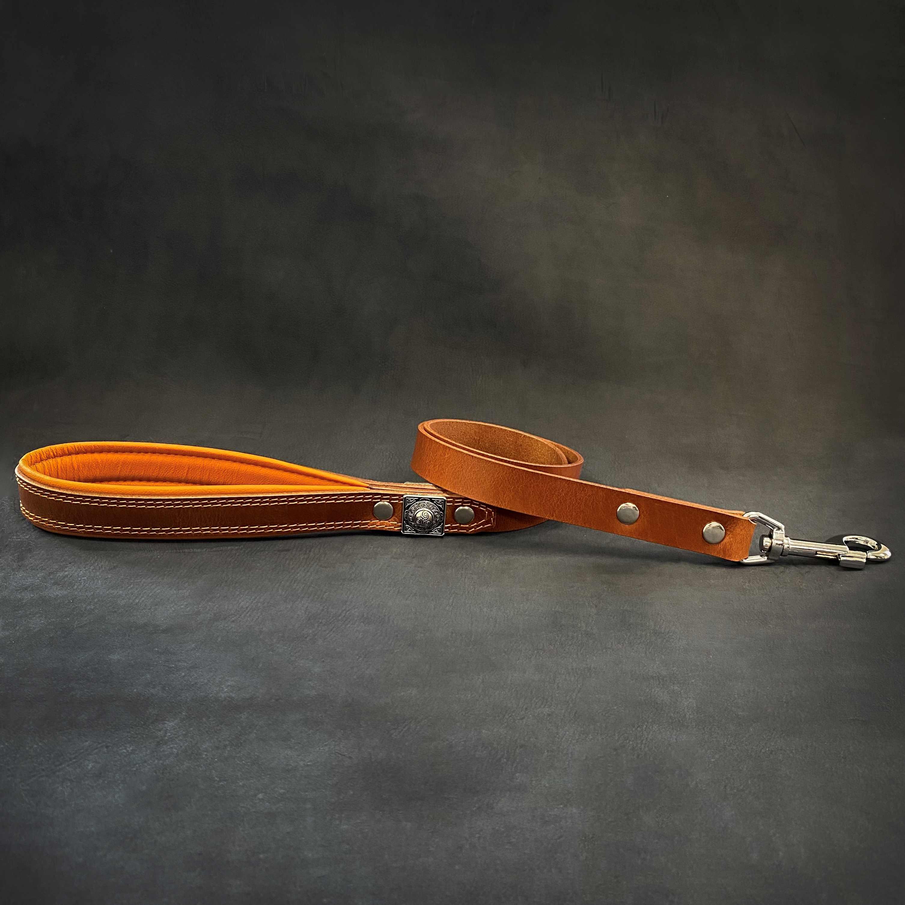 The "Eros" Brown Leash 1 inch wide – Bestia Collars