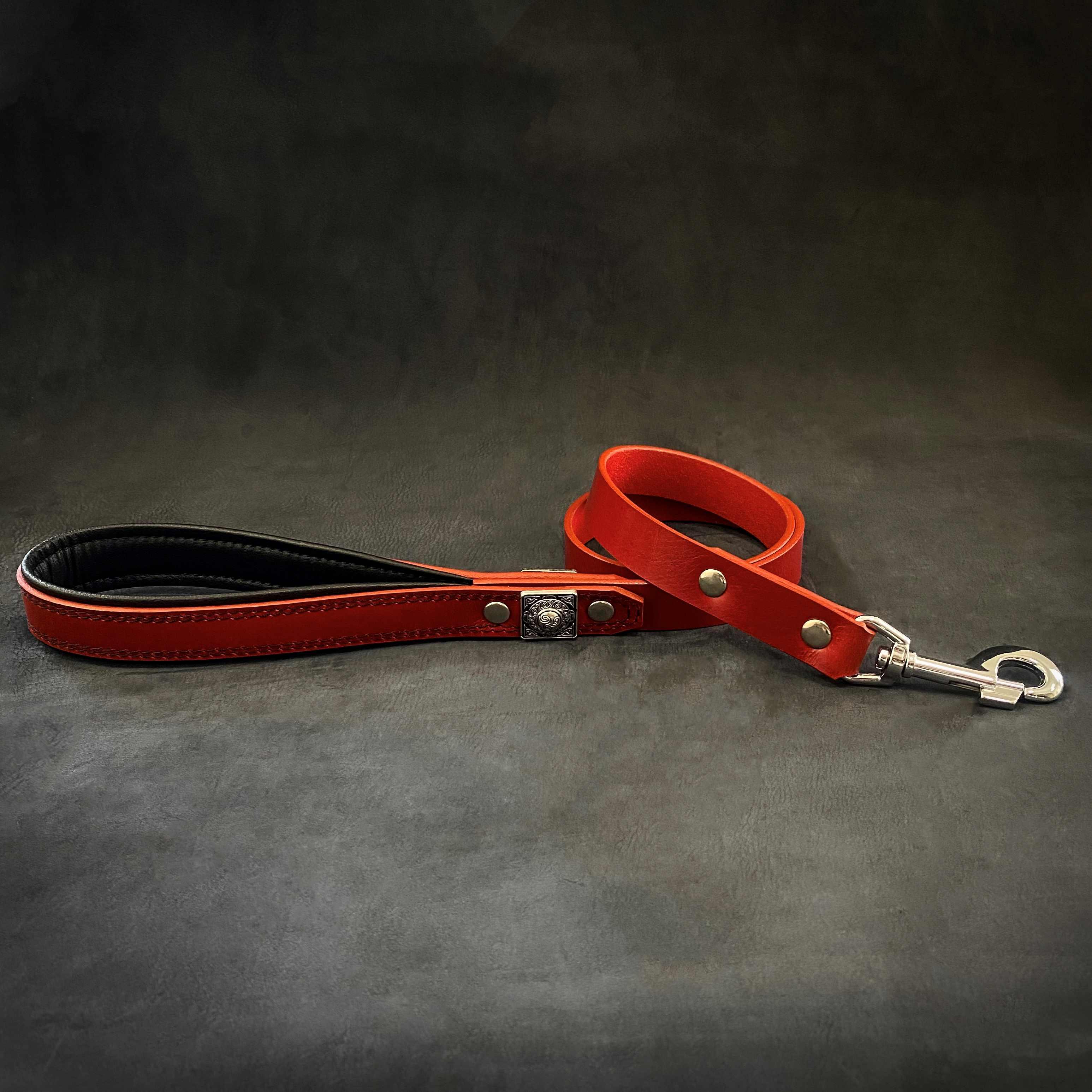 The "Eros" Red Leash 1 inch wide – Bestia Collars