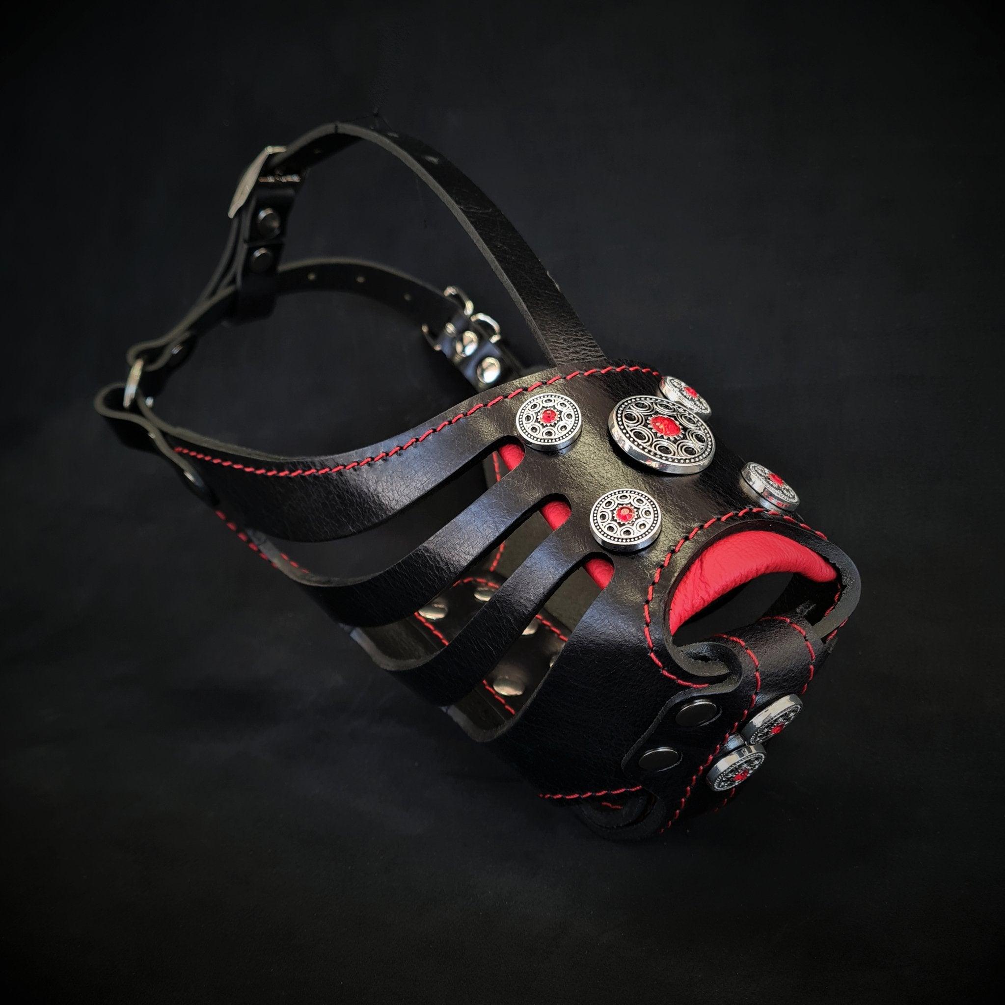The ''Bijou'' Basket Muzzle Black & Red – Bestia Collars
